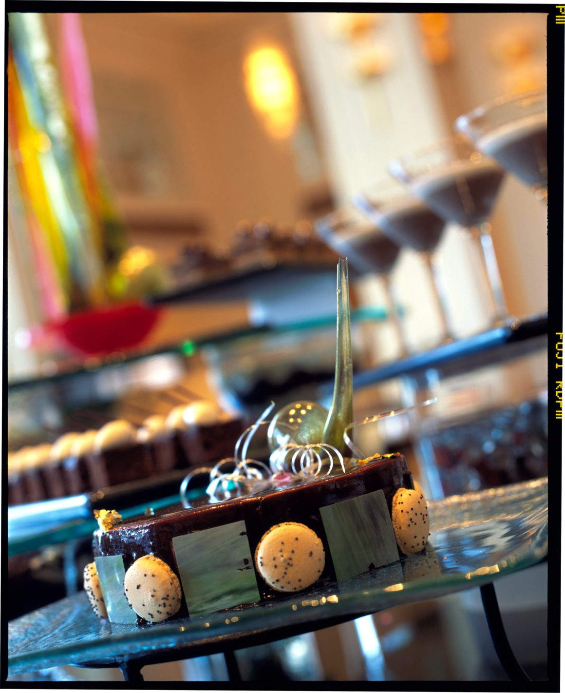 Peninsula-Chicago-Chocolate-Bar - Well Traveled Kids